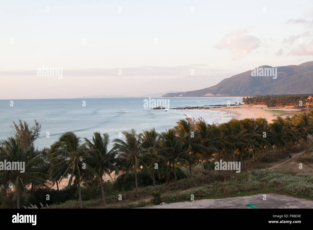Sunset paints the sands and sea of Sun and Moon Bay on Hainan Island ...