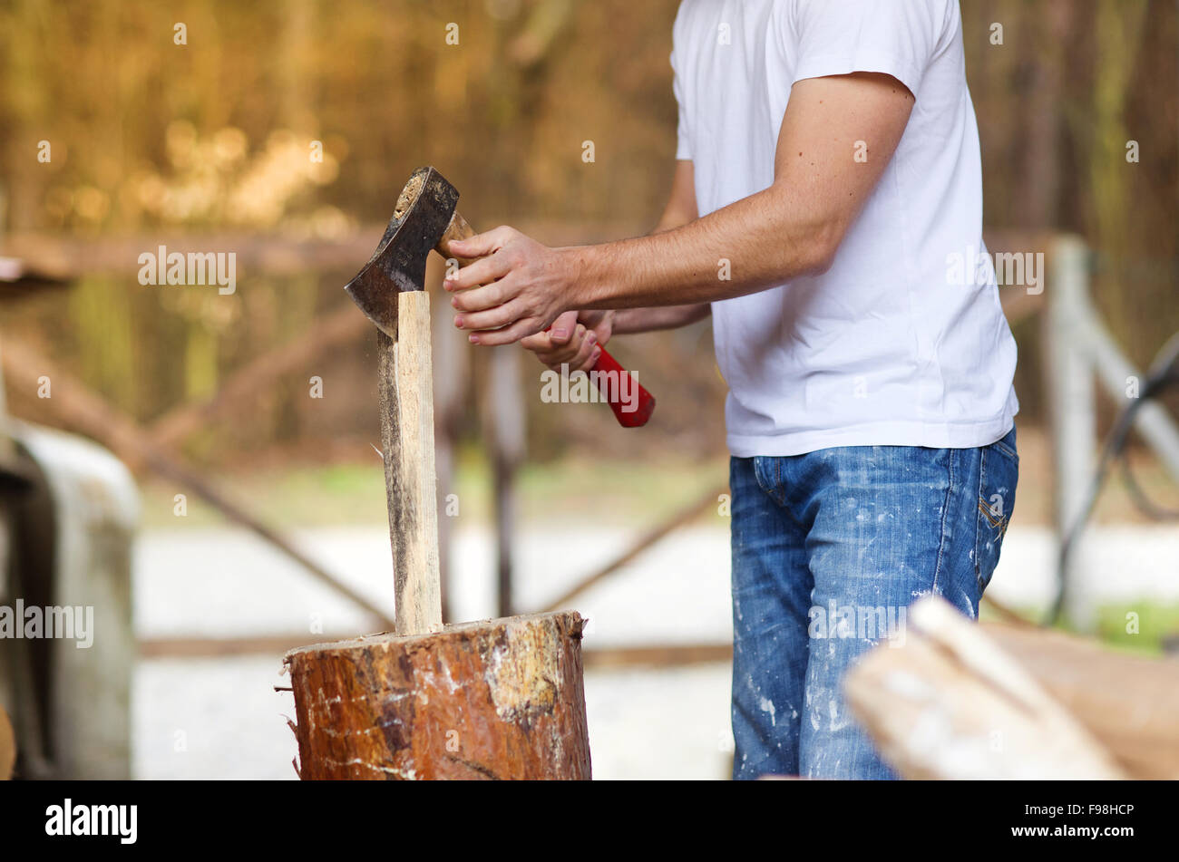 Chopping wood hi-res stock photography and images - Alamy