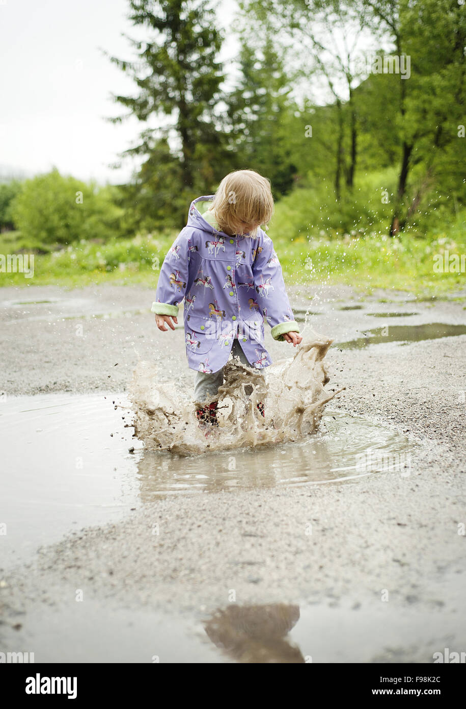 Jumping in water hi-res stock photography and images - Alamy