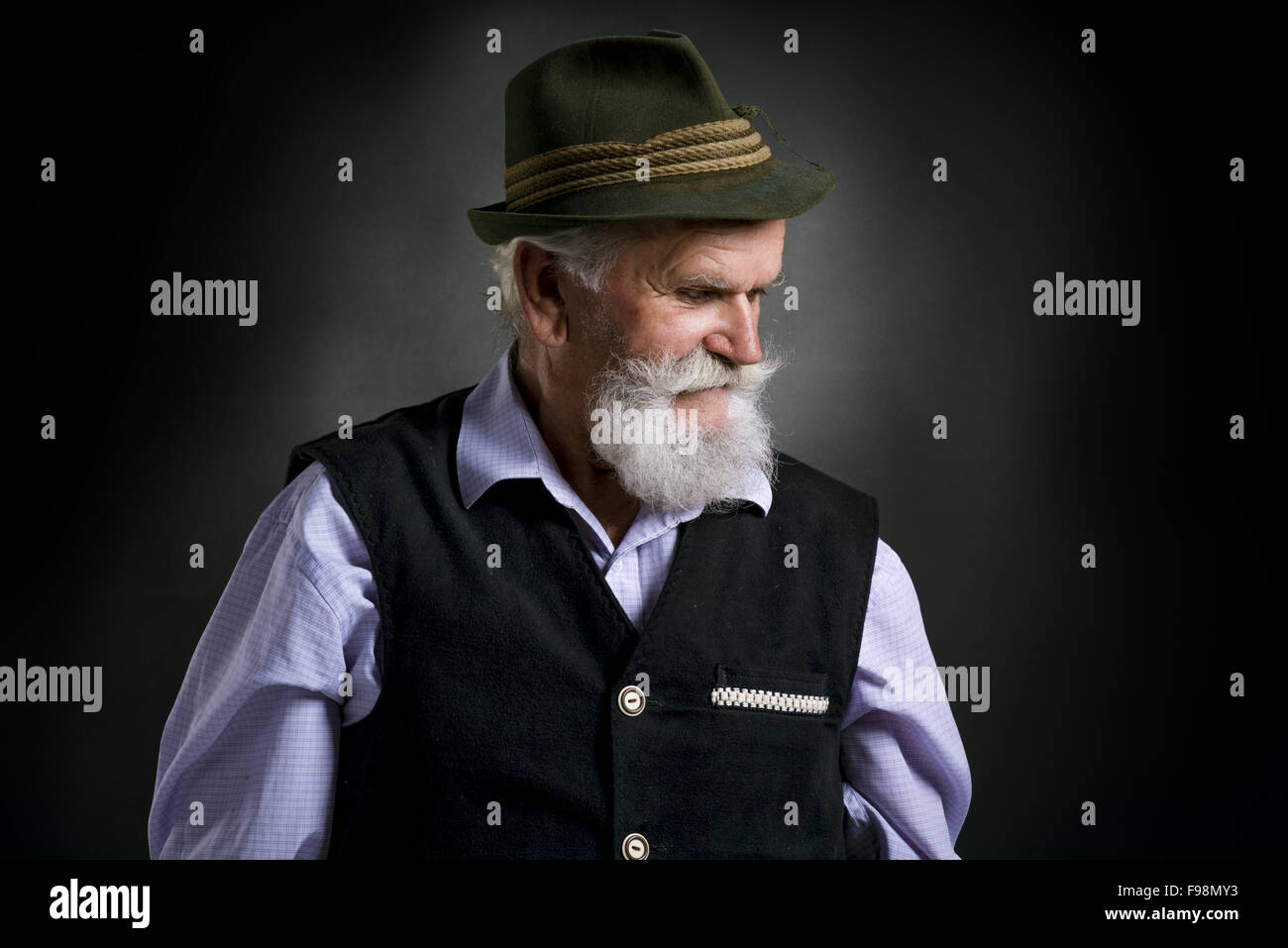 Portrait of old bearded bavarian man in traditional felt hat, posing in ...