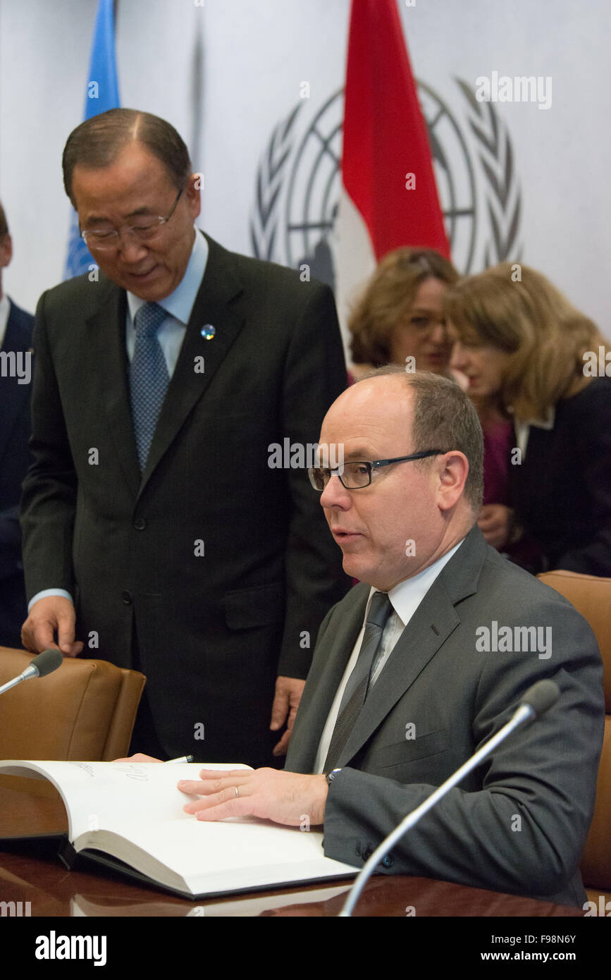 Prince albert of monaco in the stands hi-res stock photography and ...
