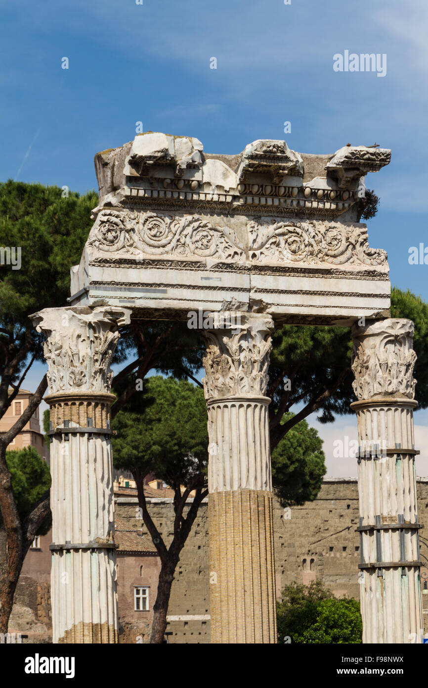 Building ruins and ancient columns in Rome, Italy Stock Photo - Alamy