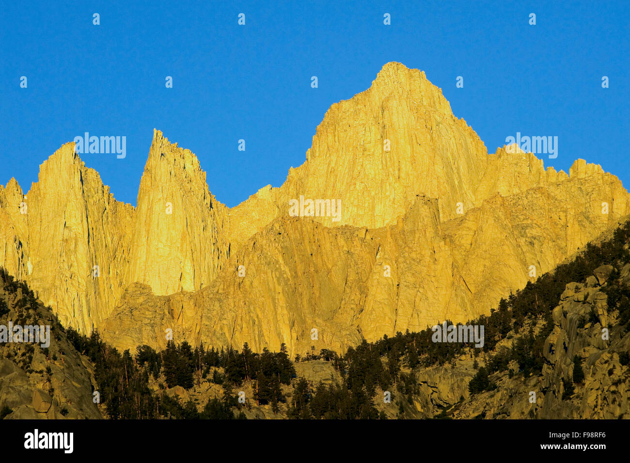 Sunrise light on Mt. Whitney and surrounding peaks Stock Photo - Alamy