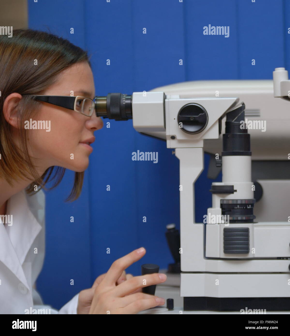 Oculist hi-res stock photography and images - Alamy