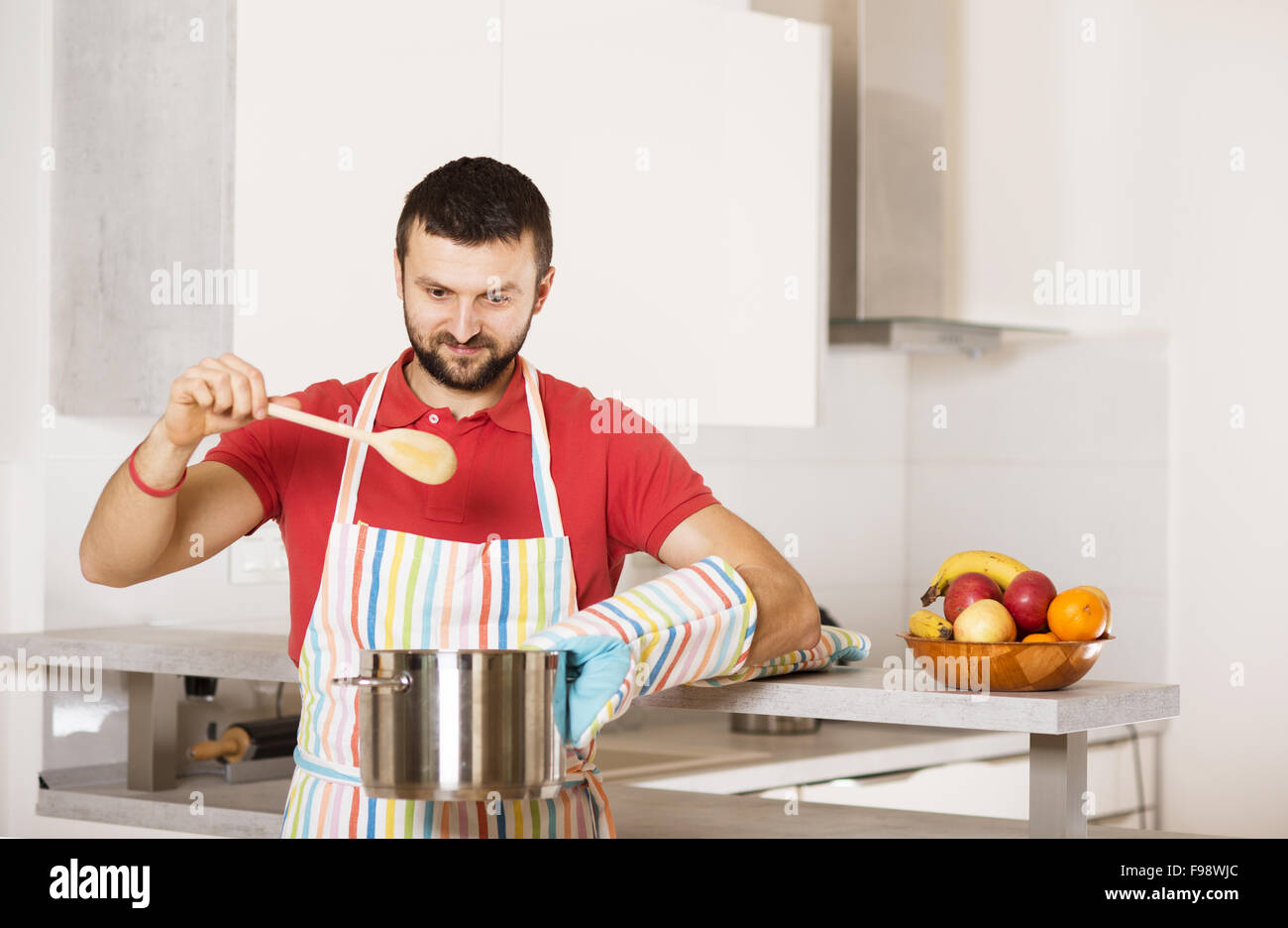 Man with apron hi-res stock photography and images - Alamy