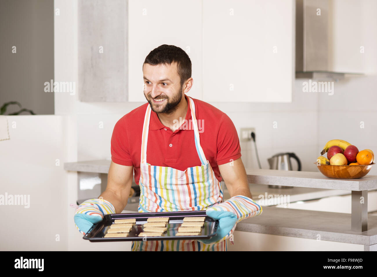 Man with apron hi-res stock photography and images - Alamy