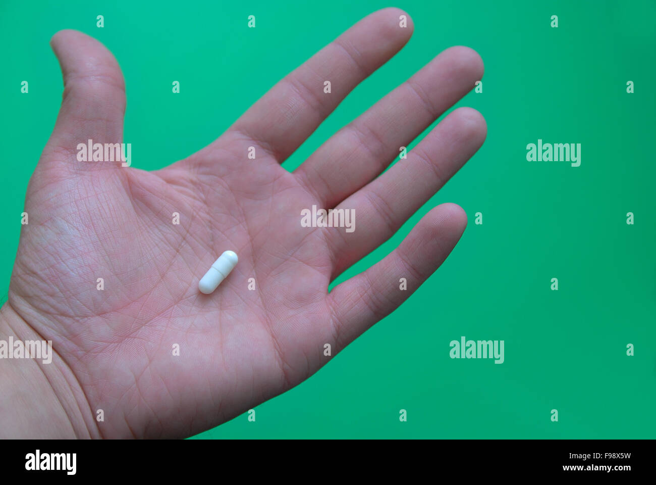 pills in hand Stock Photo - Alamy