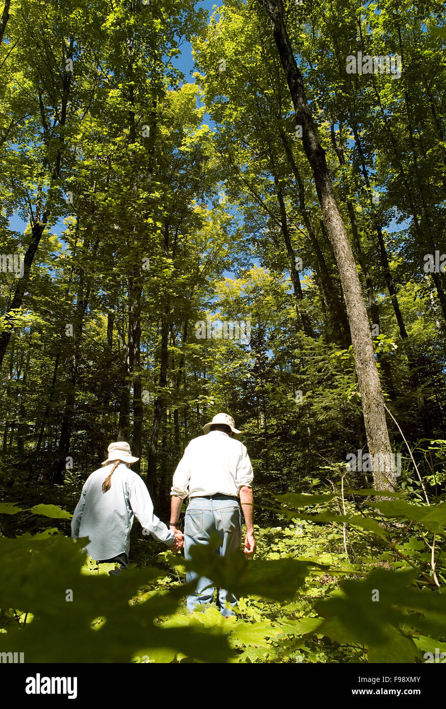 Couple in rural farmer usa hi-res stock photography and images - Alamy