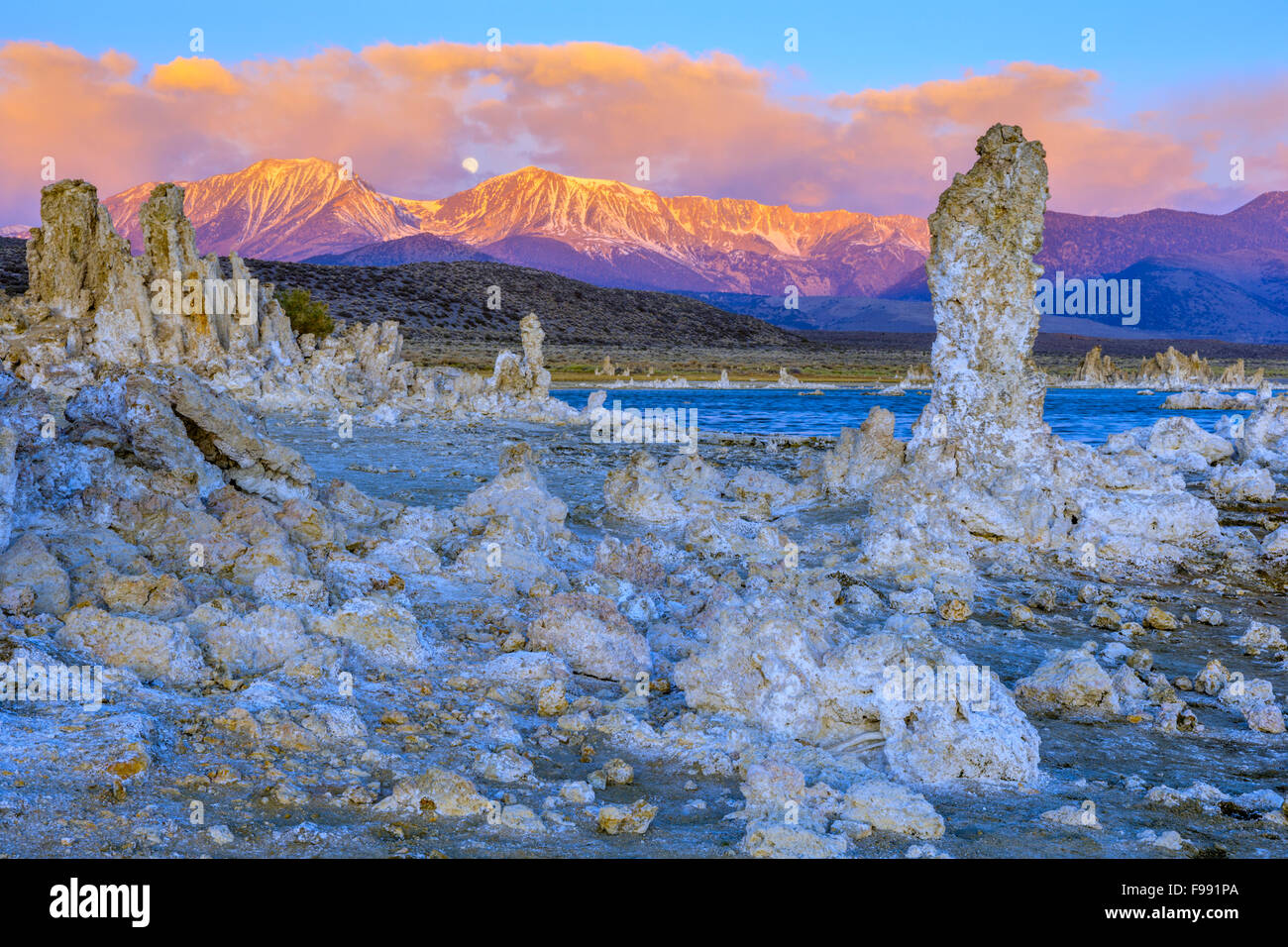 Mono lake and moon hi-res stock photography and images - Alamy