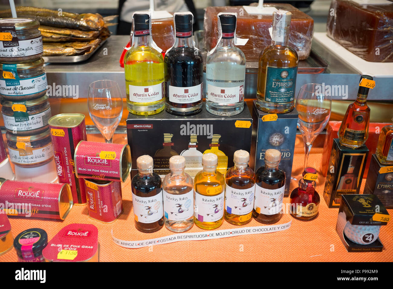 Spain delicatessen shop hi-res stock photography and images - Alamy