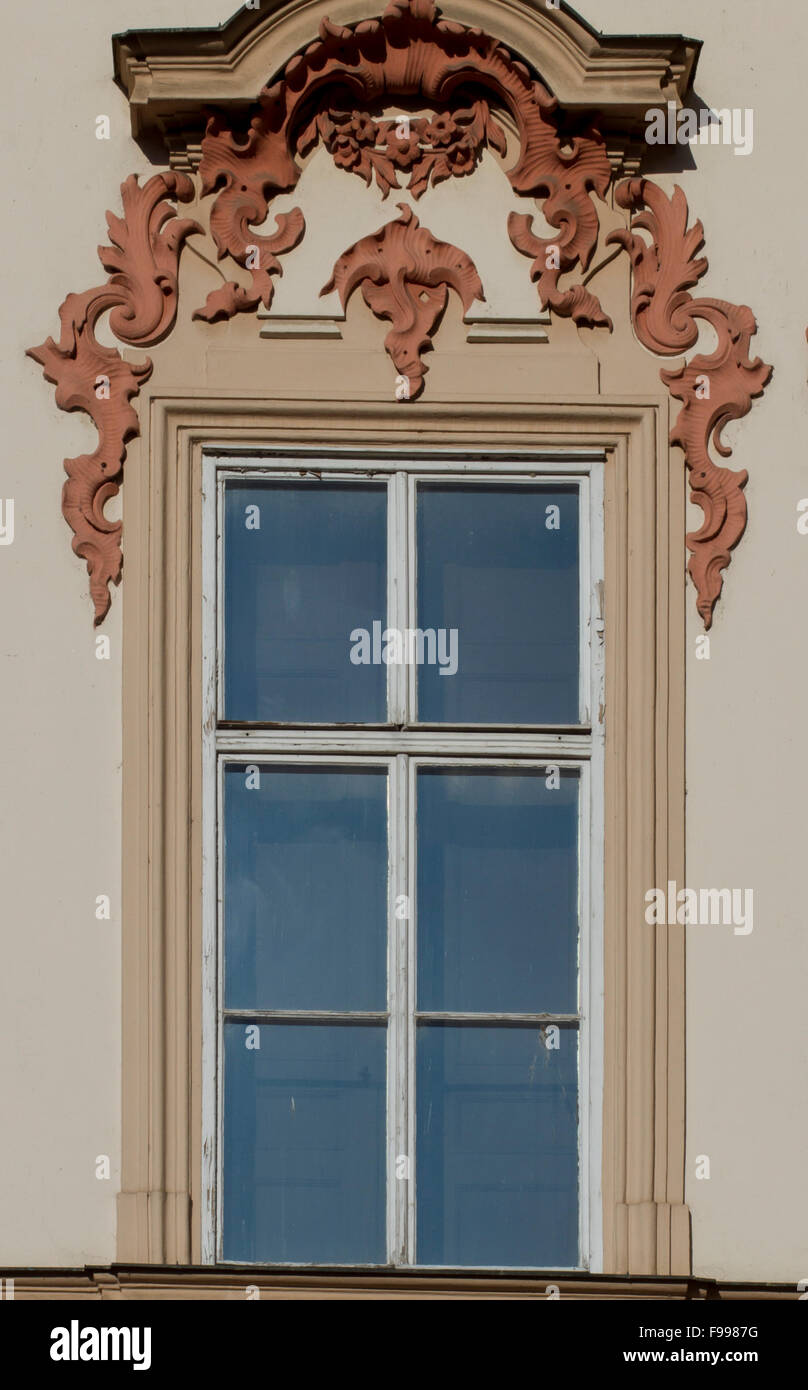 Classical pediment design hi-res stock photography and images - Alamy