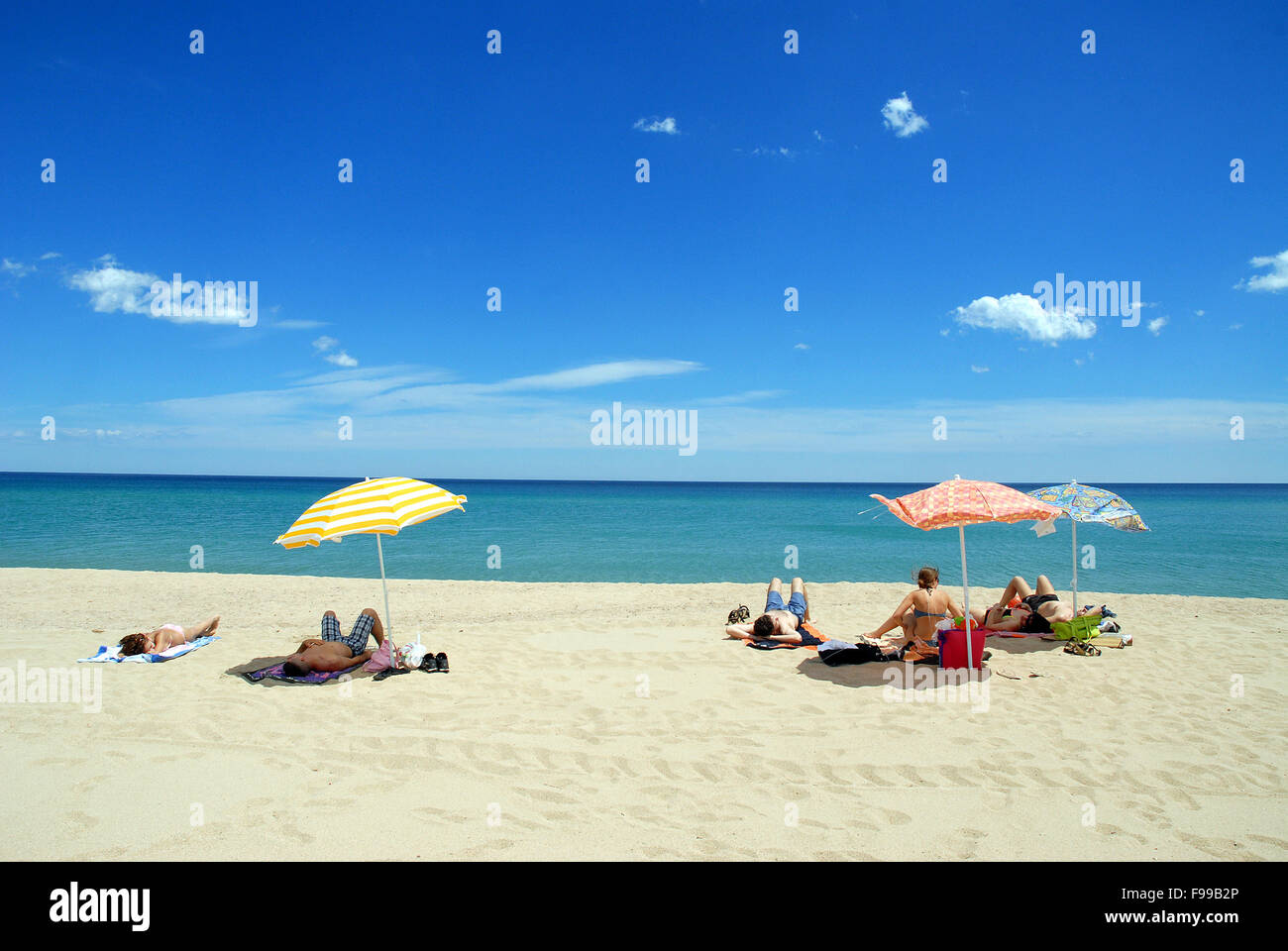 Bathers lying at beach hi-res stock photography and images - Alamy