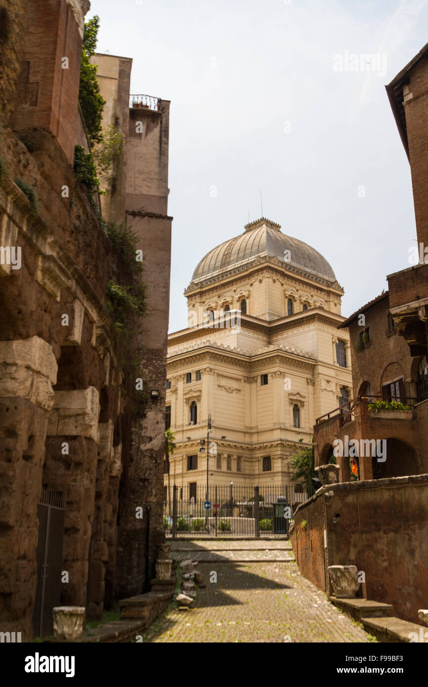Synagogue and the Jewish ghetto at Rome, Italy Stock Photo - Alamy