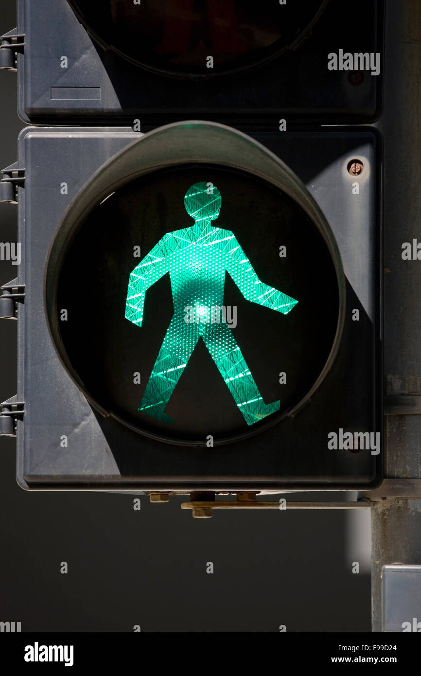 Pedestrian walk signal green traffic hi-res stock photography and ...