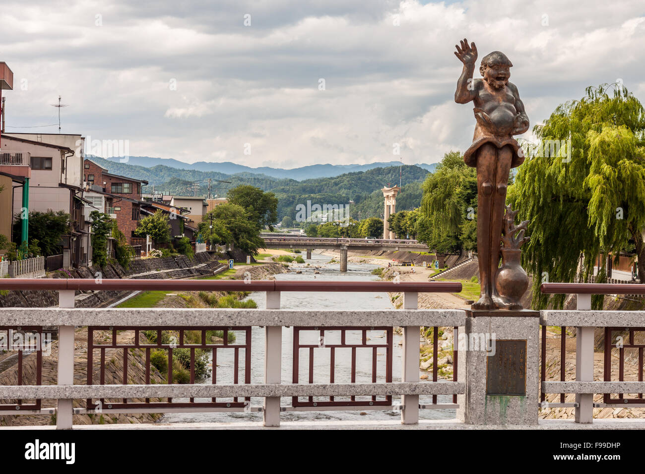 Takayama bridge statue hi-res stock photography and images - Alamy