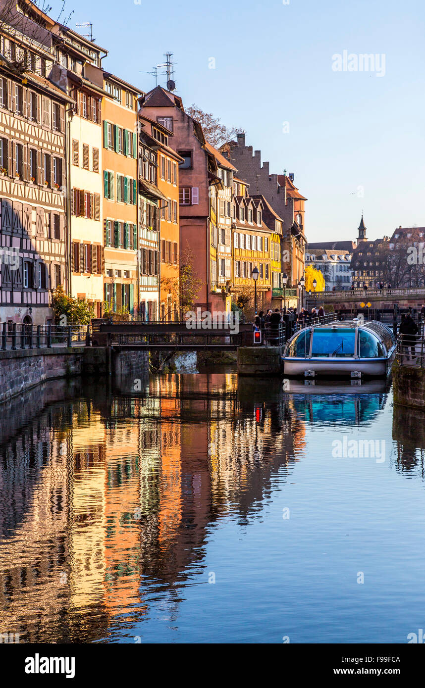 Historic houses at river Ill canal, in the Petite France district, old ...