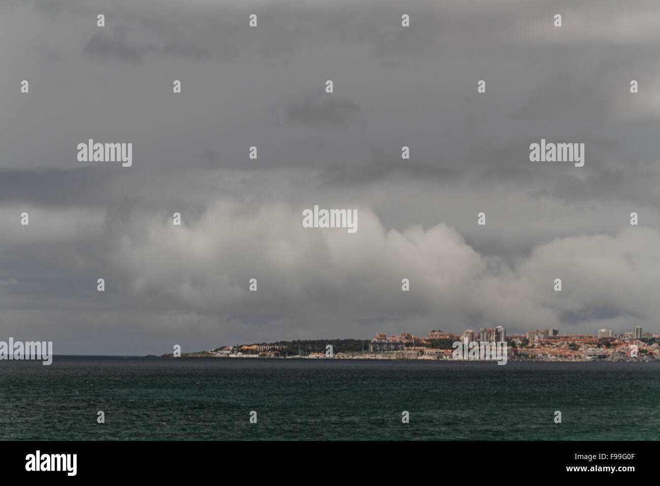 Tejo river with the city of Lisbon in the background Stock Photo - Alamy