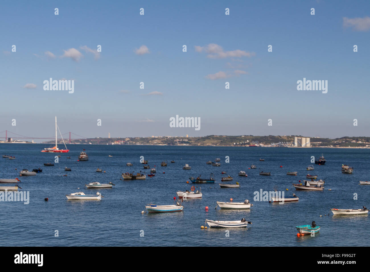 Tejo river with the city of Lisbon in the background Stock Photo - Alamy