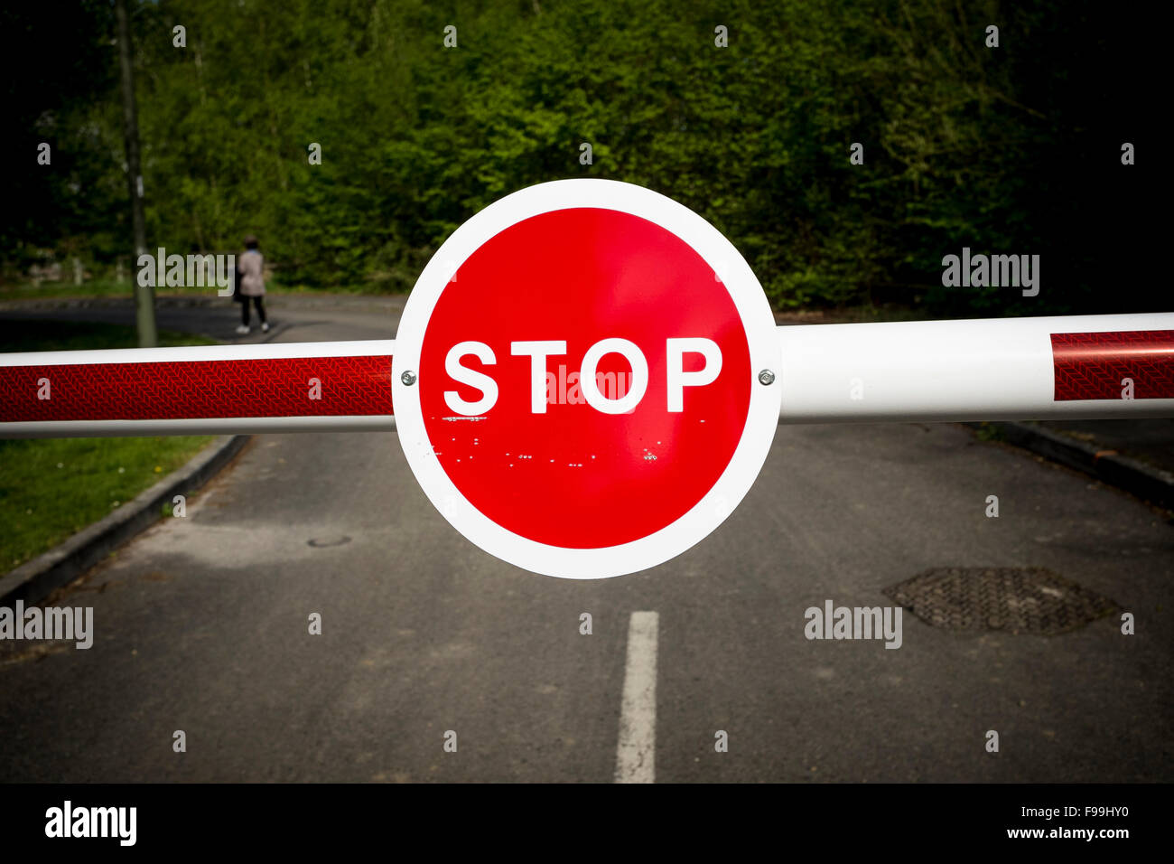 Stop sign uk hi-res stock photography and images - Alamy
