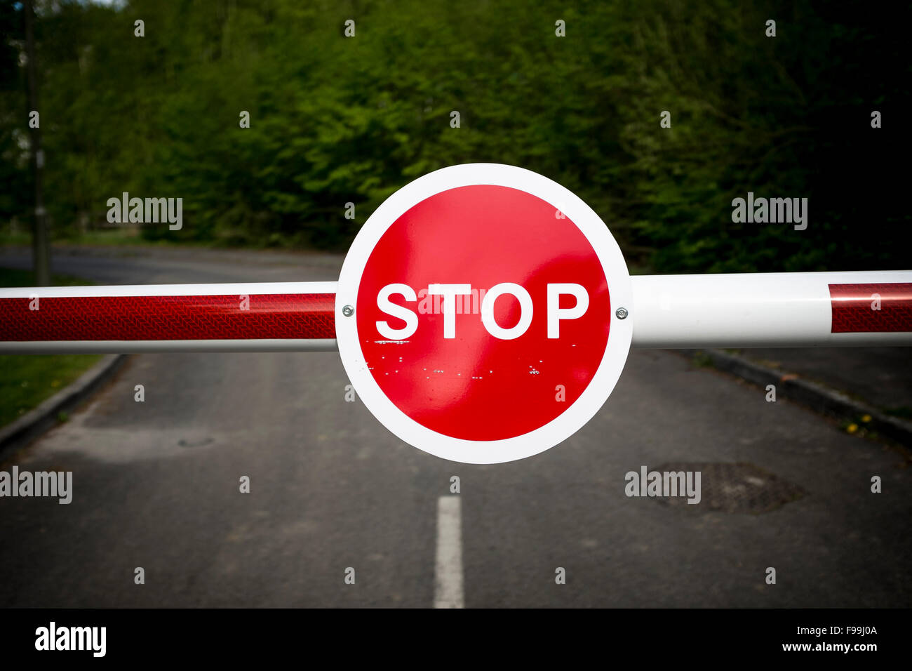 Stop sign uk hi-res stock photography and images - Alamy