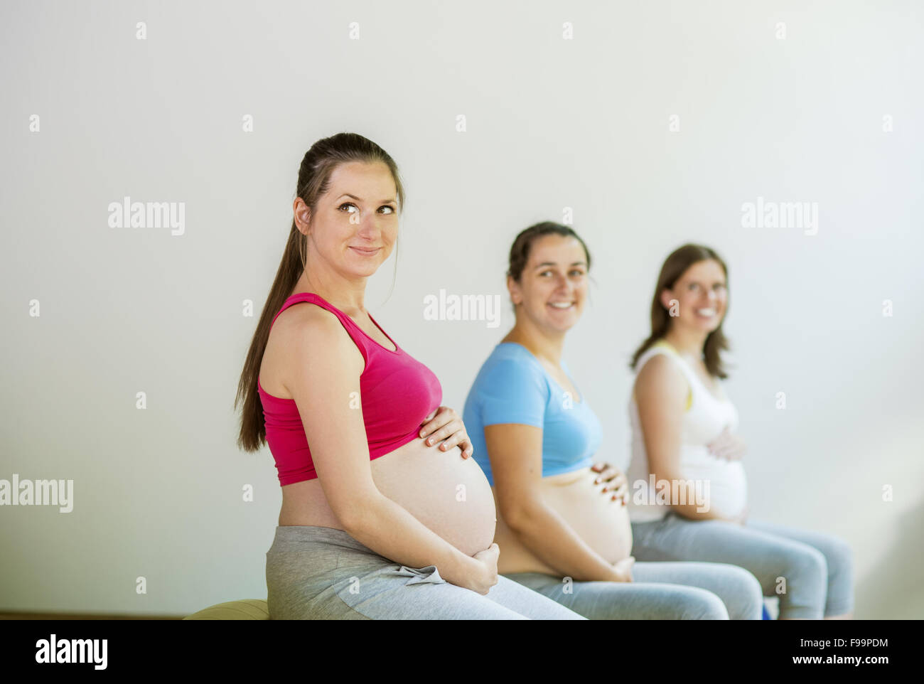 Pregnant exercise ball hi-res stock photography and images - Alamy