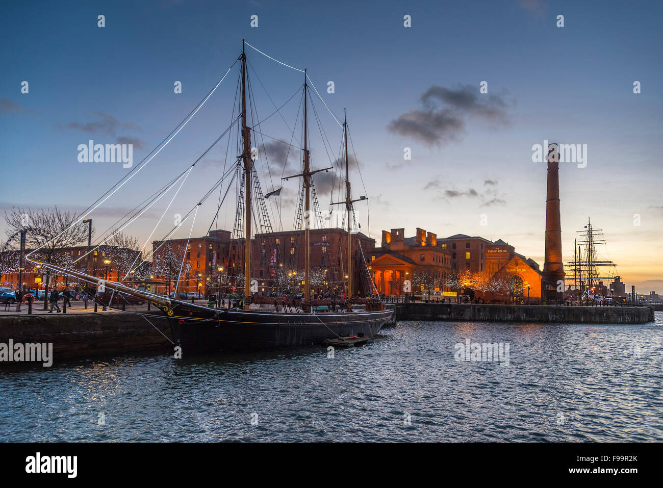 Christmas lights in liverpool hi-res stock photography and images - Alamy