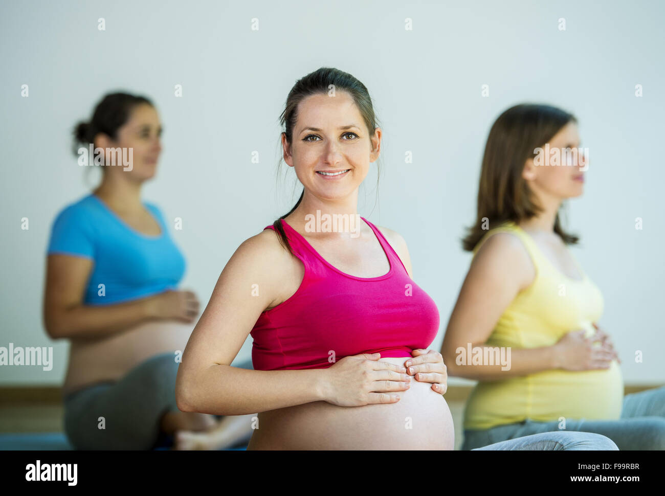 Pregnant women group hi-res stock photography and images - Alamy