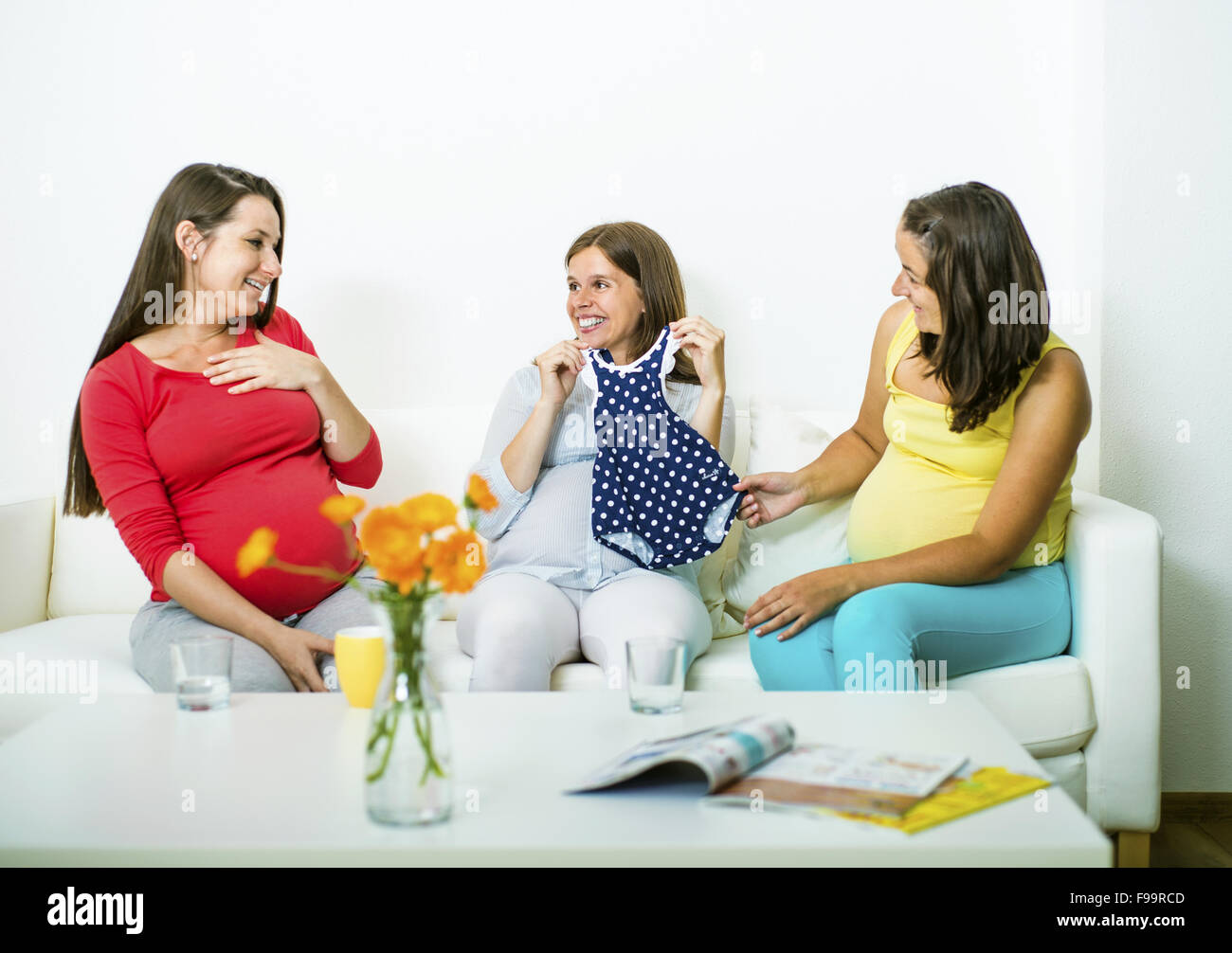 Women friendship baby hi-res stock photography and images - Alamy