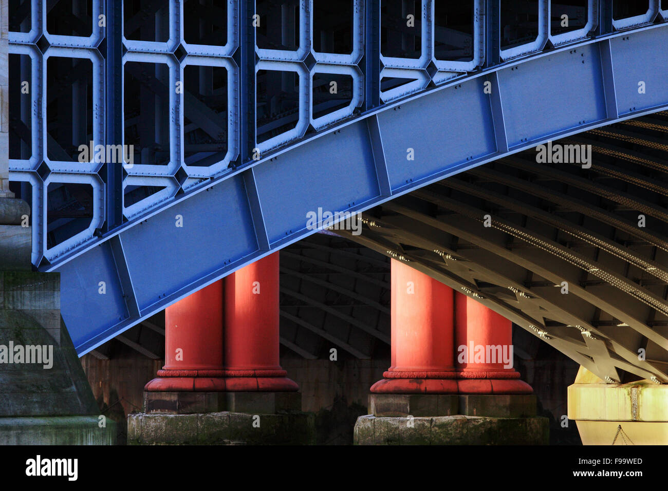 Railway bridge columns hi-res stock photography and images - Alamy