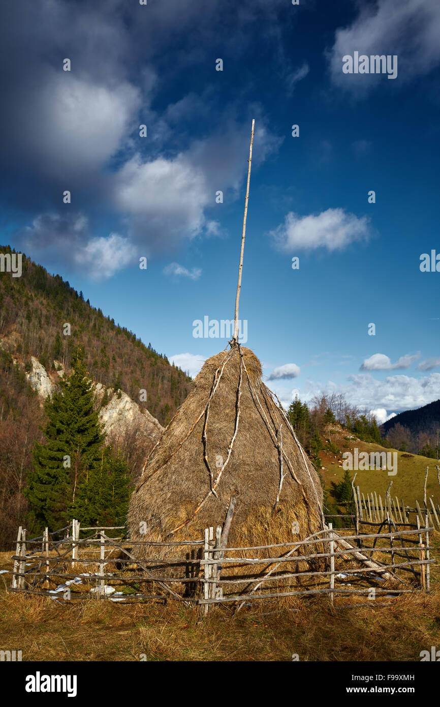 Hay ricks hi-res stock photography and images - Alamy