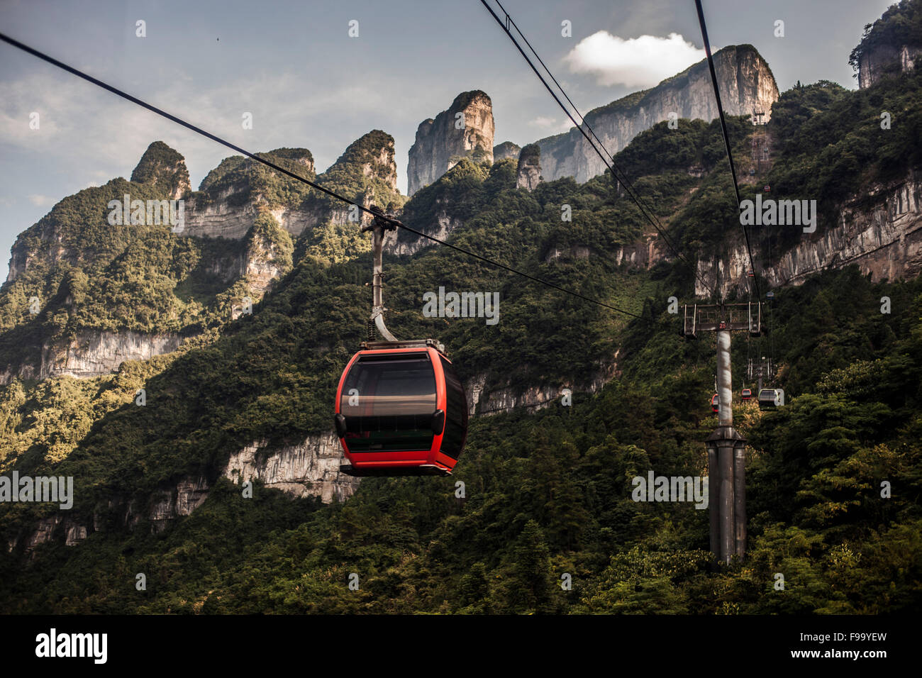 Cable car going up a mountain Stock Photo - Alamy