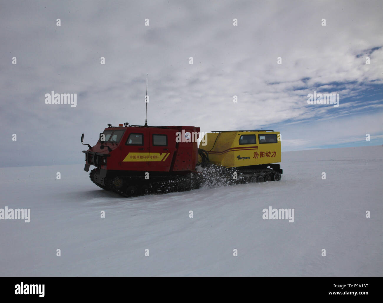 Antarctica vehicle 2015 hi-res stock photography and images - Alamy