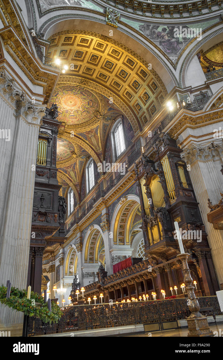 The entrance to the quire (east end) of St Paul's cathedral, London ...