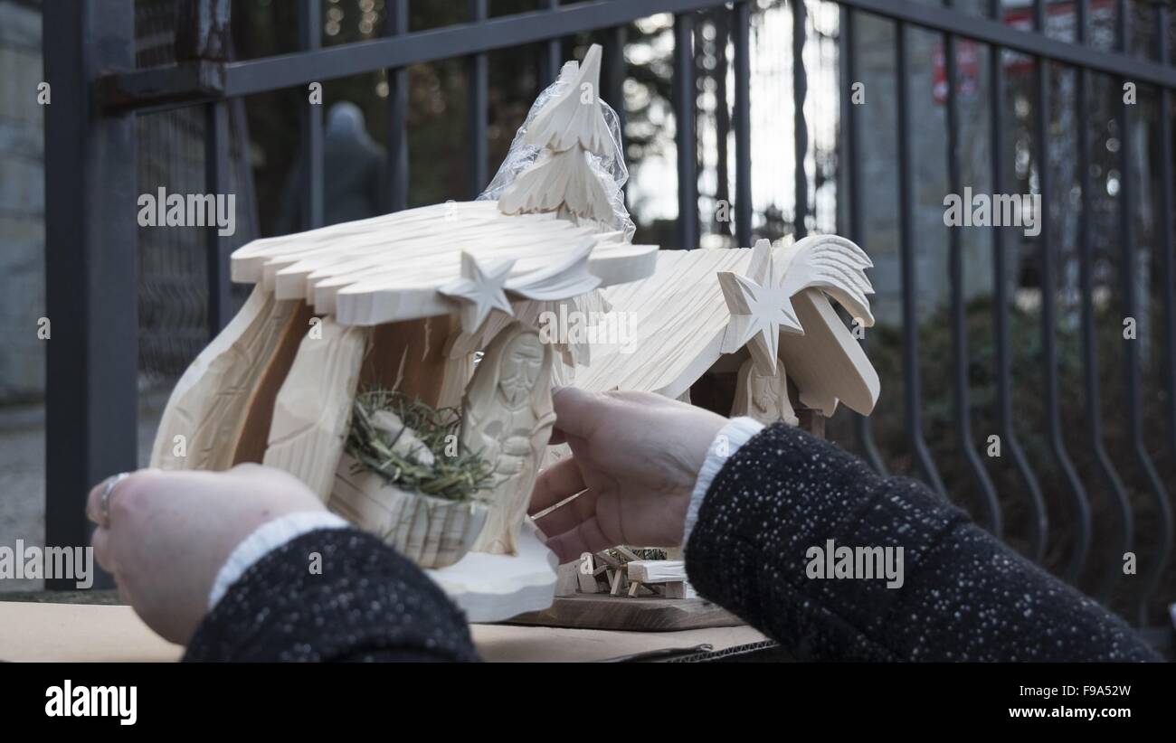 handmade wooden nativity scene Stock Photo - Alamy
