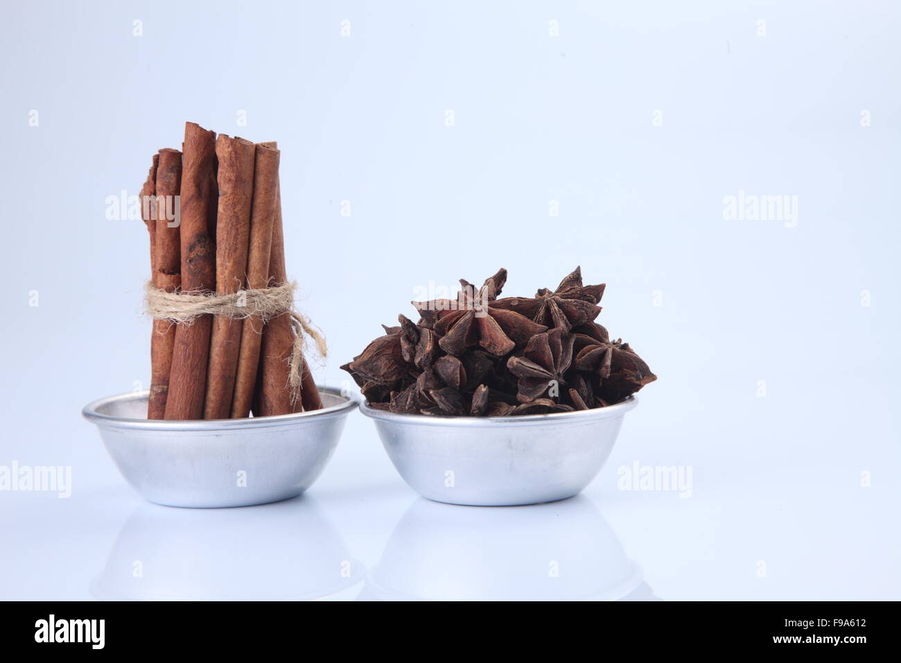 cinnamon stick and anise star in a container Stock Photo - Alamy
