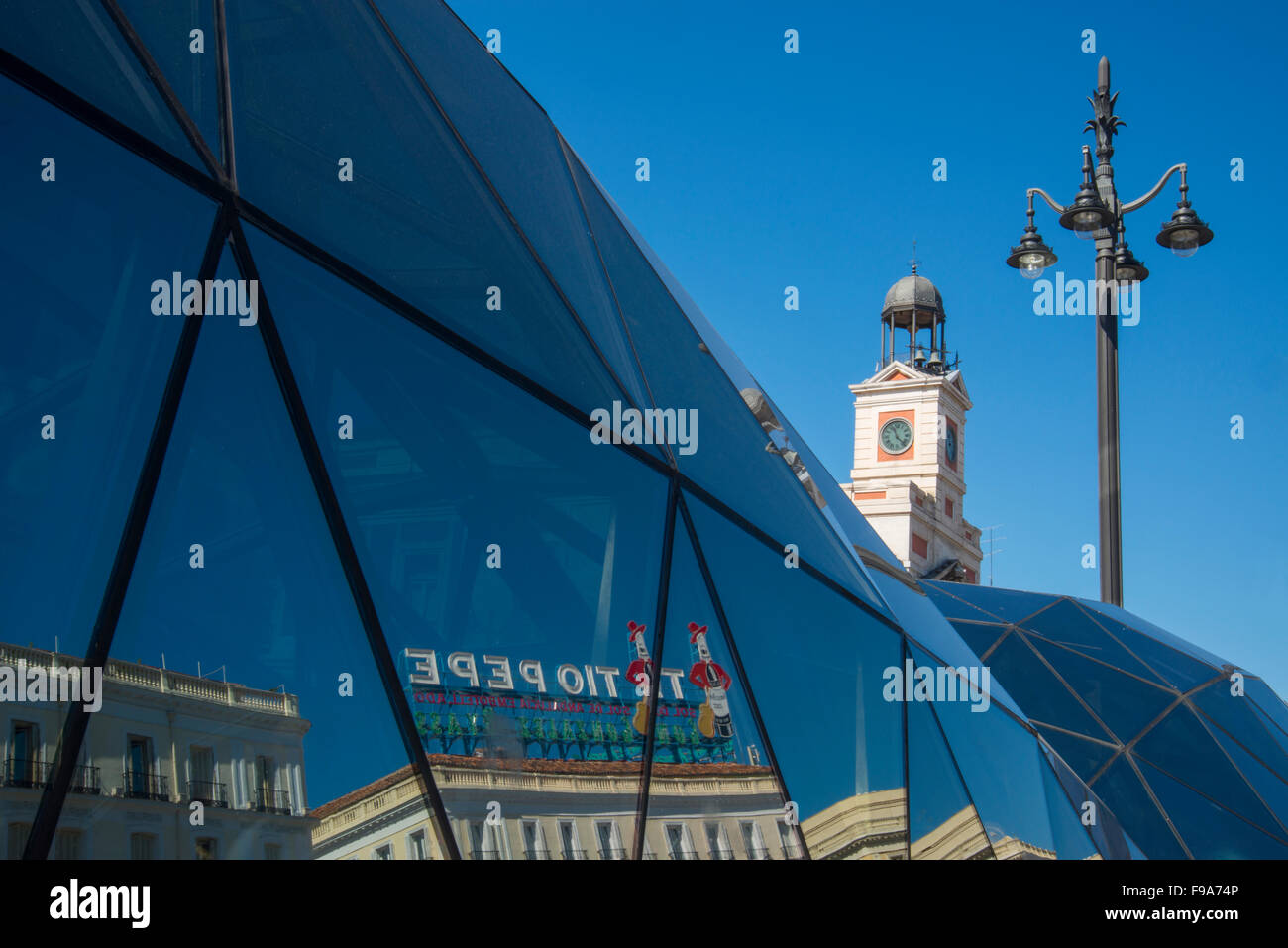 Fachada del metro hi-res stock photography and images - Alamy