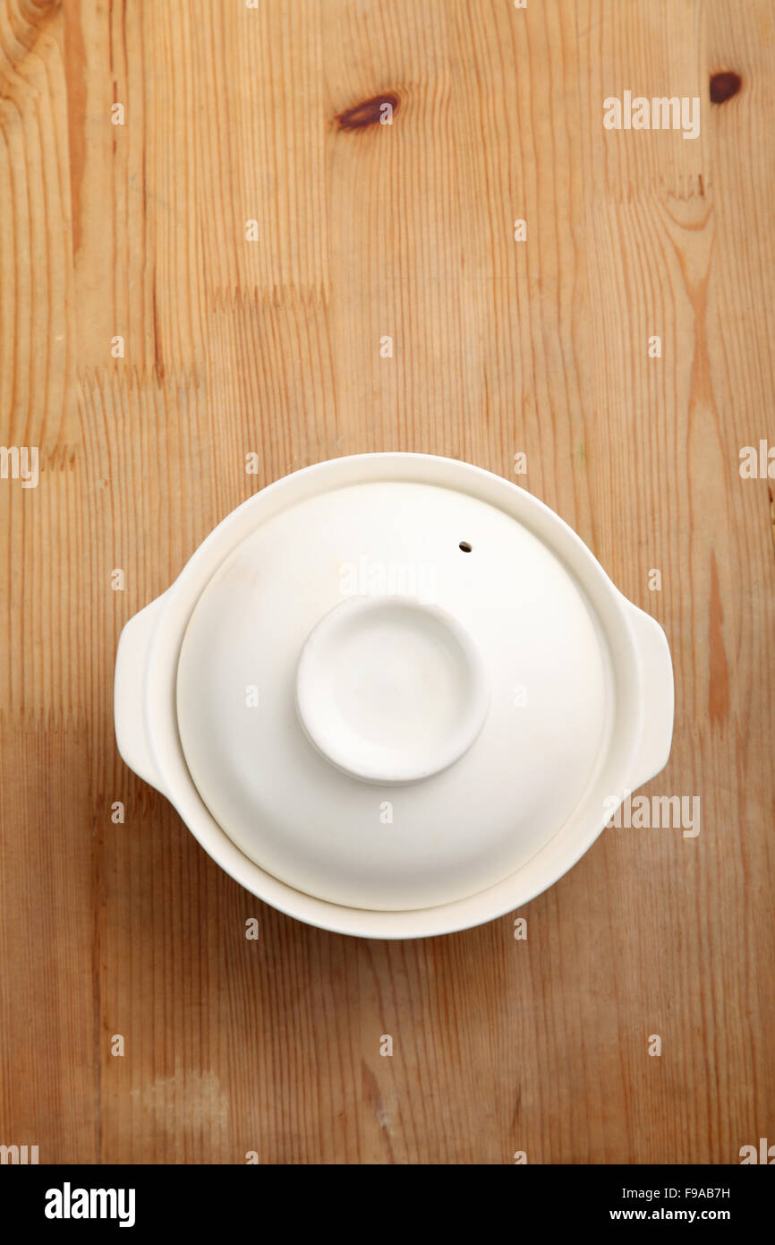 chinese empty clay pot on the wooden background Stock Photo - Alamy