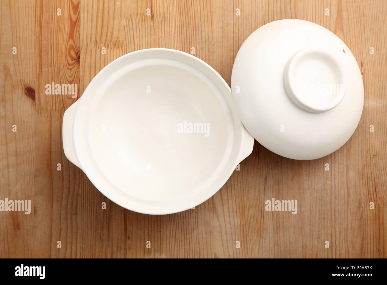 chinese empty clay pot on the wooden background Stock Photo - Alamy