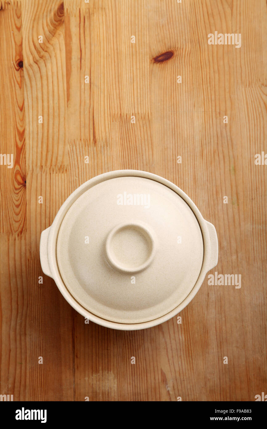 chinese empty clay pot on the wooden background Stock Photo - Alamy