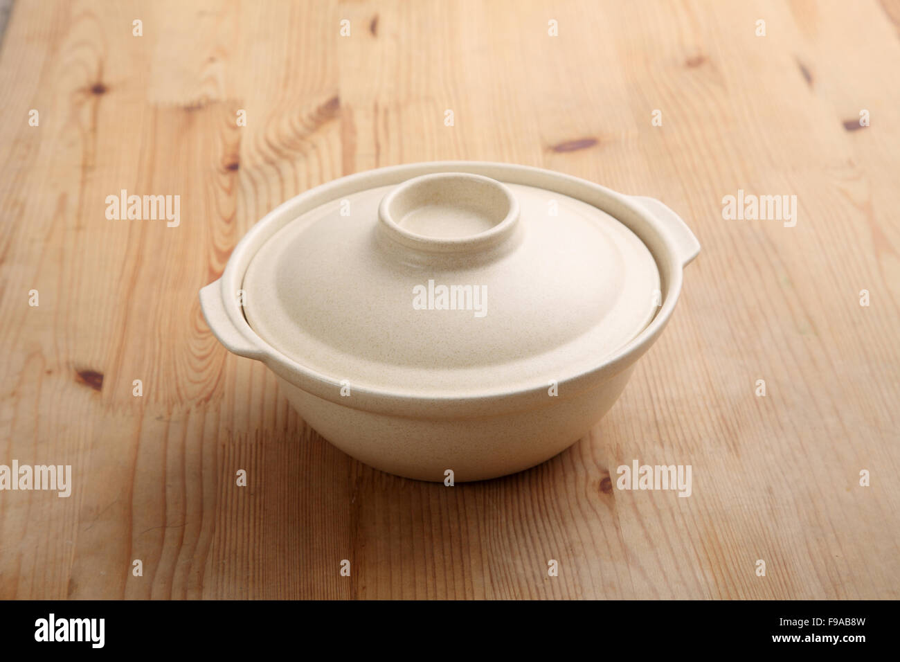 chinese empty clay pot on the wooden background Stock Photo - Alamy