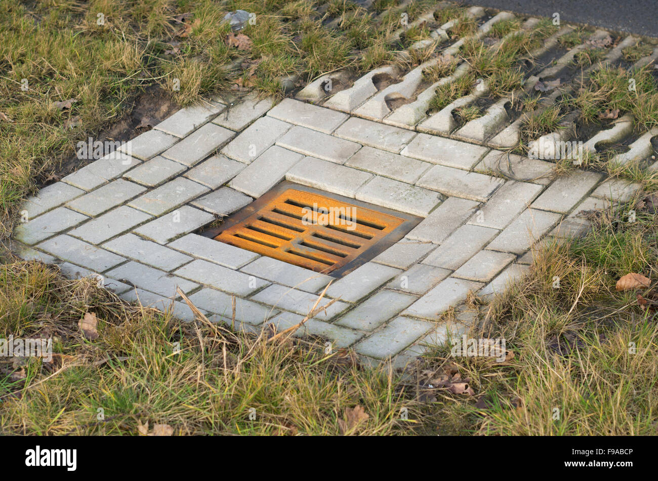 Manhole detail hi-res stock photography and images - Alamy