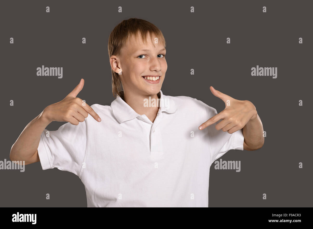 teenage boy pointing Stock Photo - Alamy