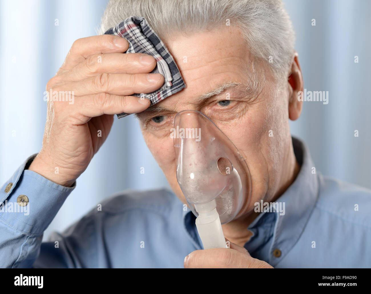 elderly man with flu inhalation Stock Photo - Alamy
