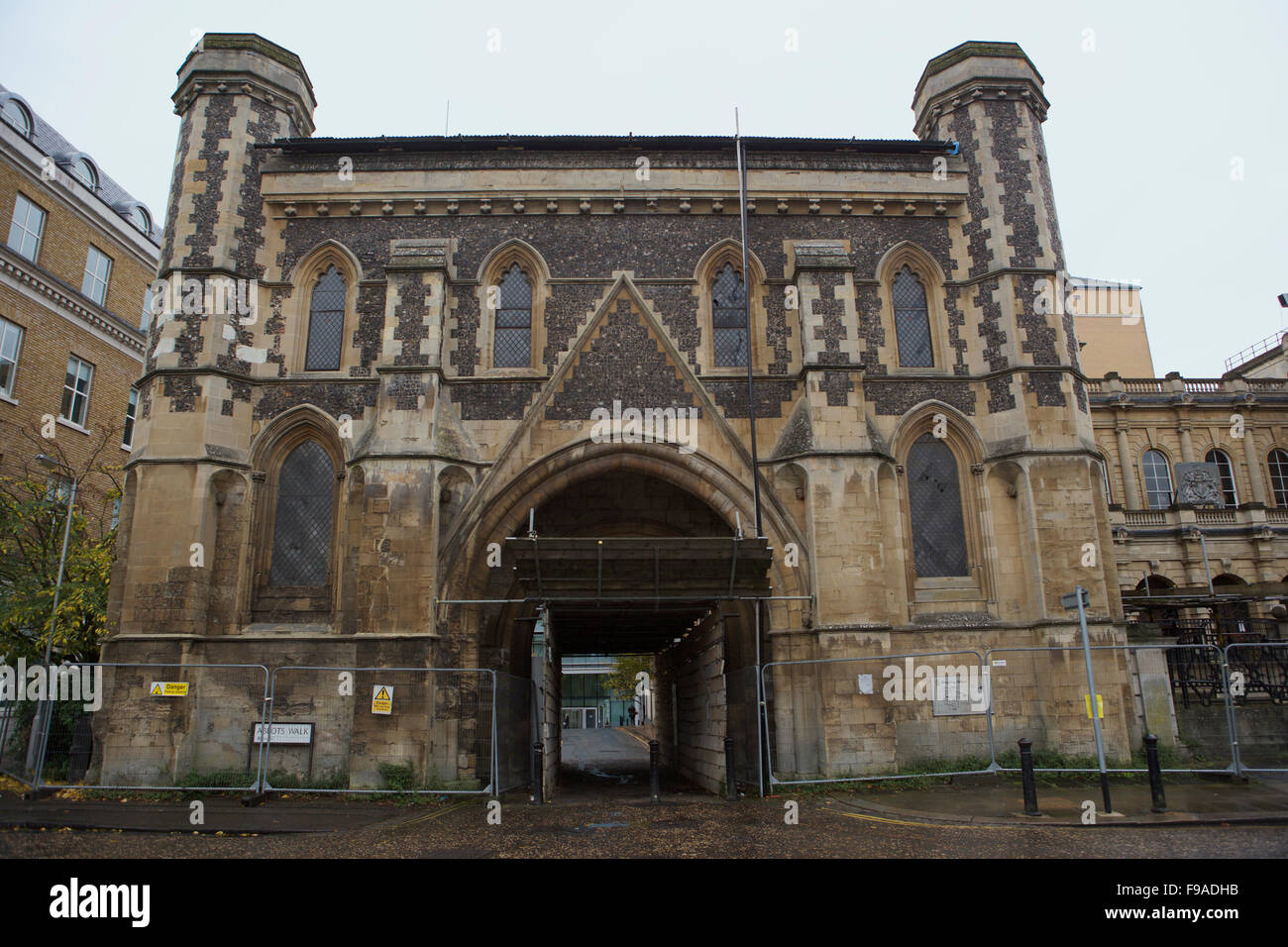 Reading abbey gatehouse hi-res stock photography and images - Alamy