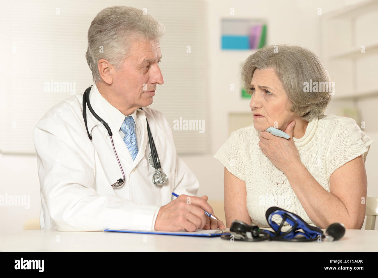 Senior woman visiting doctor Stock Photo - Alamy
