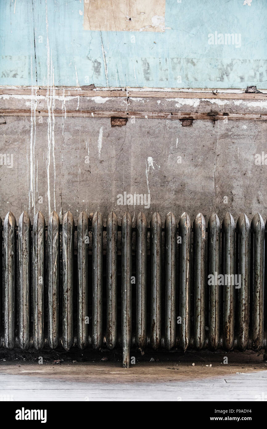 Iron radiator heating device Stock Photo - Alamy