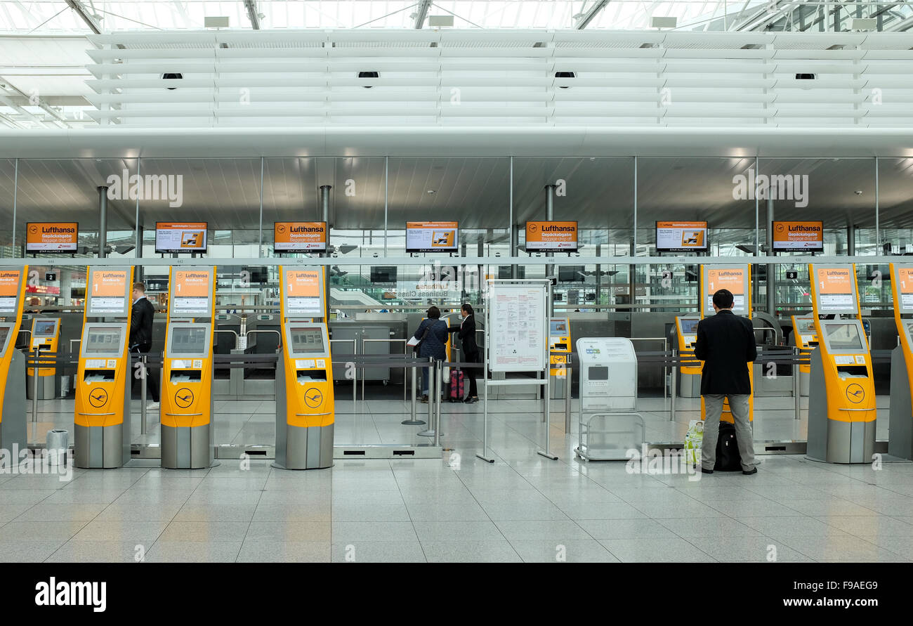 Frankfurt Airport, Lufthansa self-service check-in kiosks, Frankfurt ...
