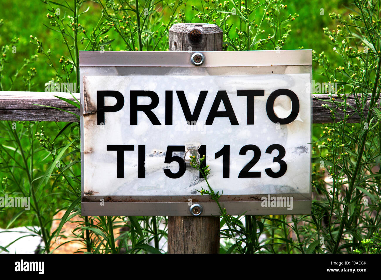 Sign saying 'private' Stock Photo - Alamy