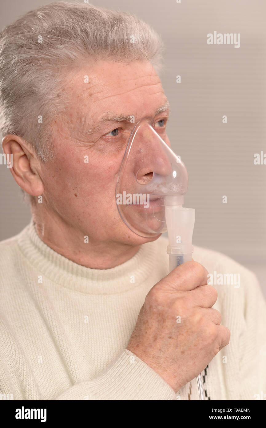 Elderly man with flu inhalation Stock Photo - Alamy