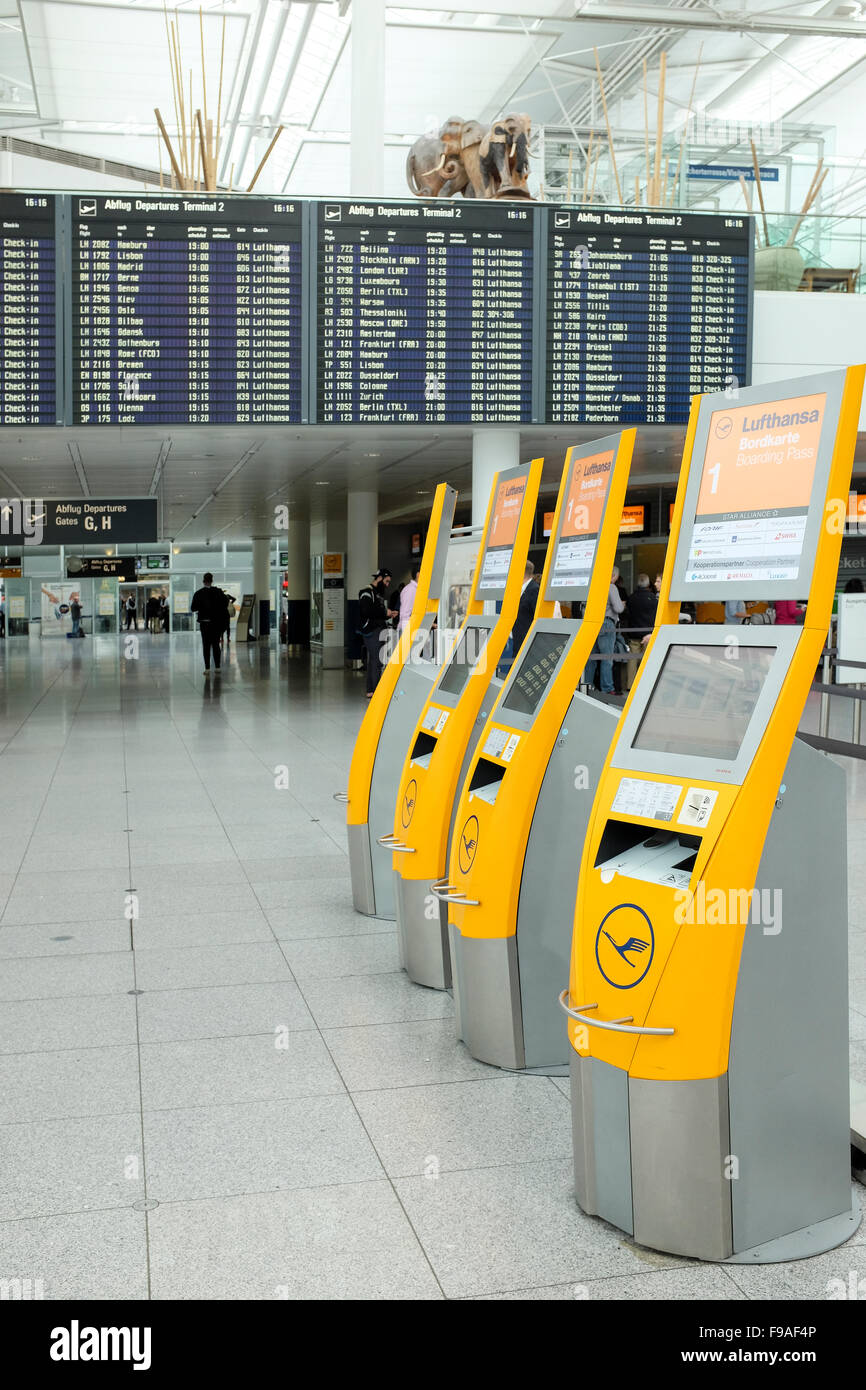 Frankfurt airport lufthansa self service check in hi-res stock ...